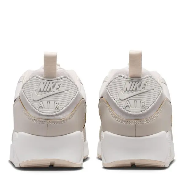 Nike Versatile Sports Shoes