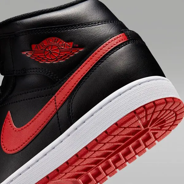 Nike Solid Color High-top Trainers