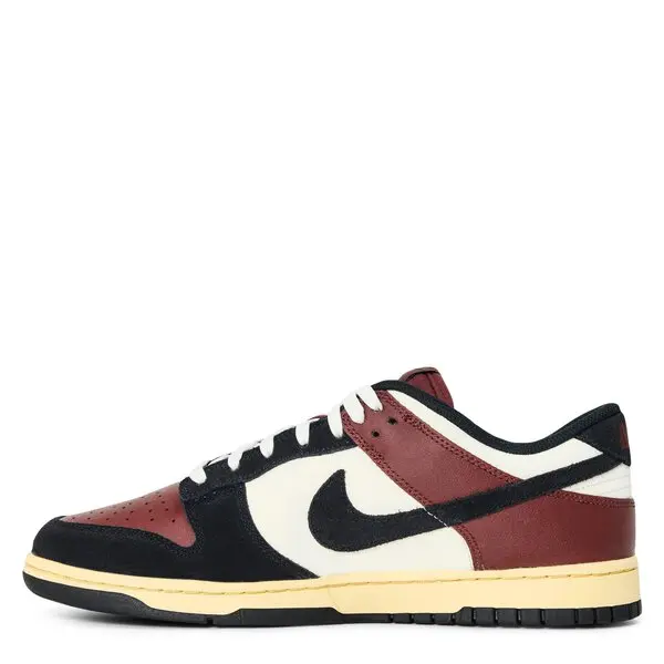Nike Low Top Lace Up Sneakers