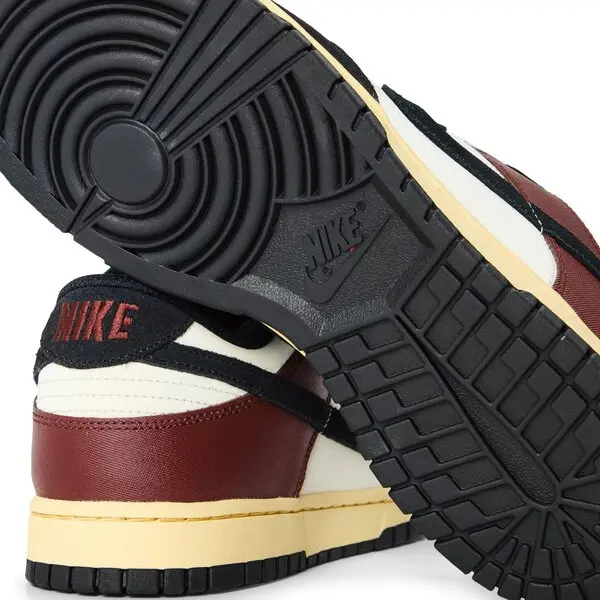Nike Low Top Lace Up Sneakers