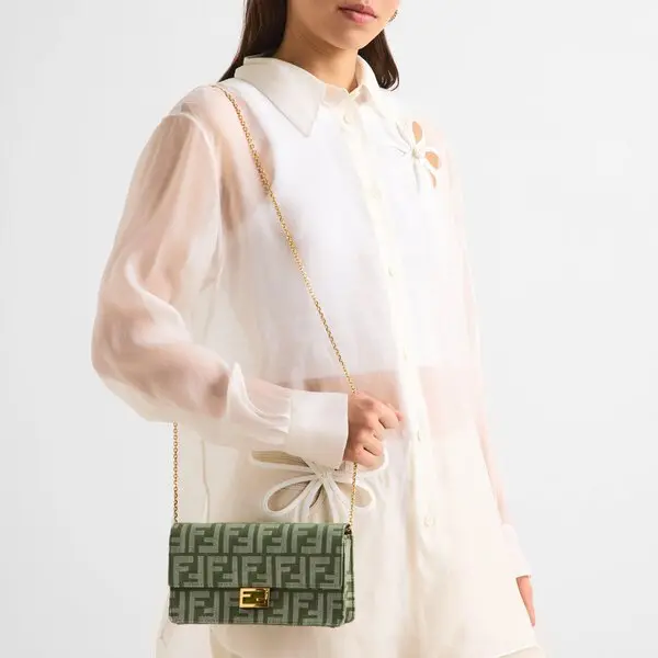 Fendi Minimalist Fashion Chain Bag