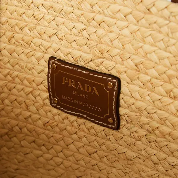 Prada Simple And Versatile Handbag