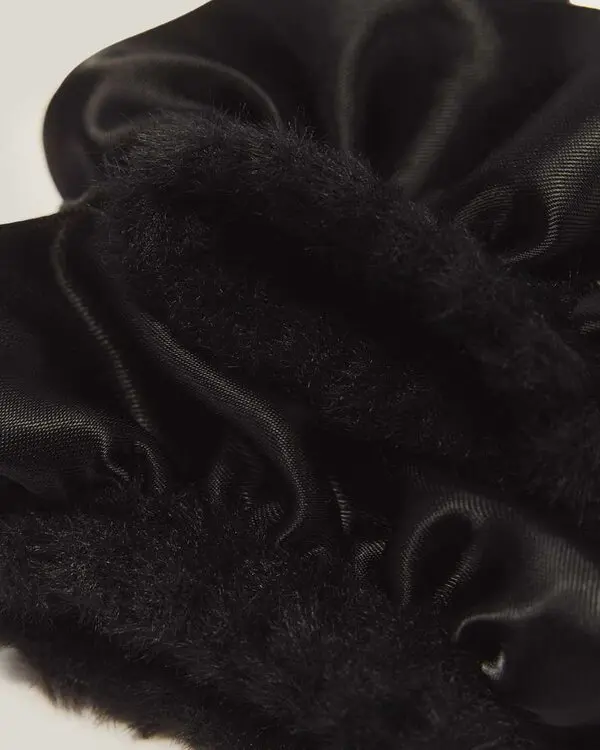 Dr. Martens Satin Frill Fluffy Socks