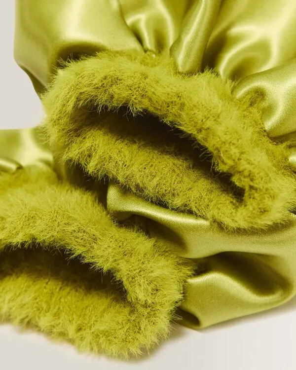 Dr. Martens Satin Frill Fluffy Socks