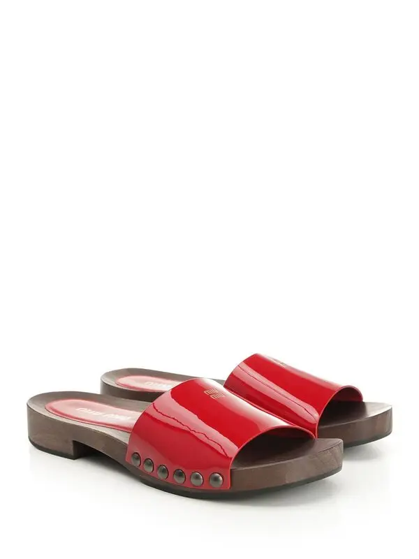 Miu Miu Patent Leather Clogs With Gold Logo - Red