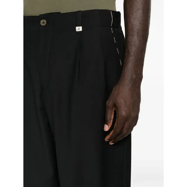 MYTHS Pleated-front Straight-leg Trousers
