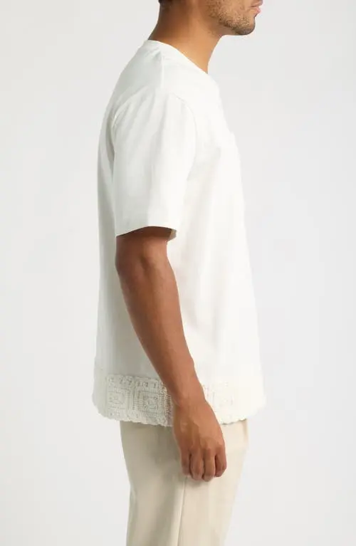 CHE Inigo Crochet Trim T-shirt