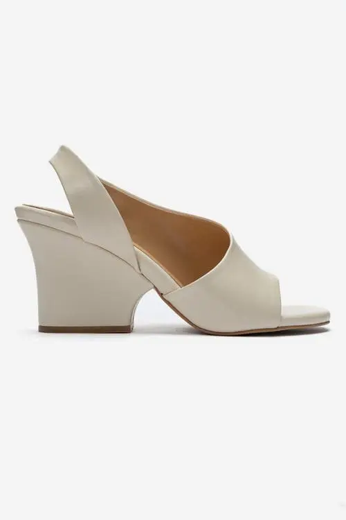PROLOGUE SHOES Zyra Wedge Sandal - Cream