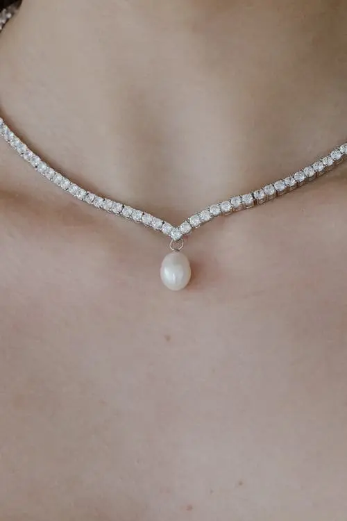 UNTAMED PETALS Aura Crystal Necklace