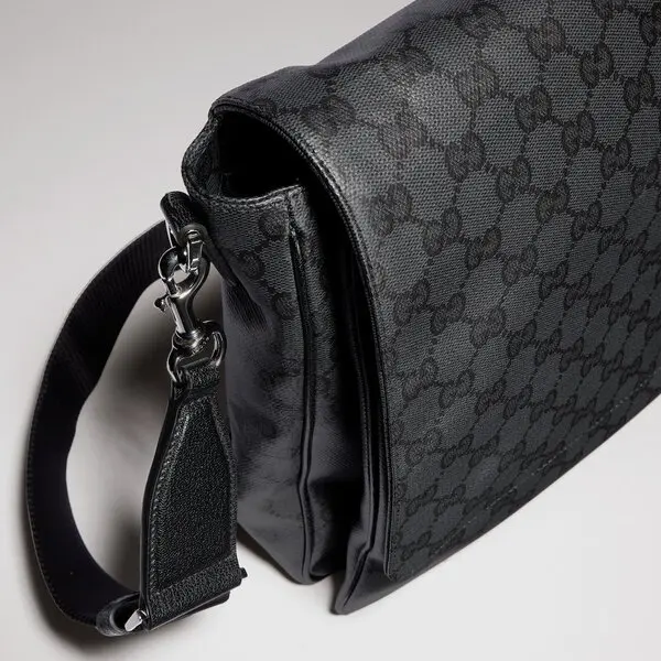 Gucci Essence Classic Medium Crossbody Bag