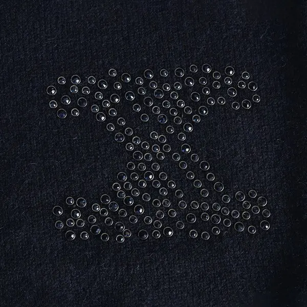Max Mara Cashmere Sweater With Embellished Logo - Blue