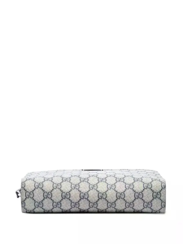Gucci 2016-2026 Gg Supreme Clutch Bag
