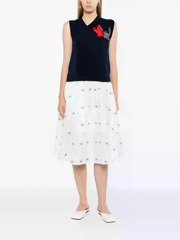 AO YES Appliqué-detail V-neck Top