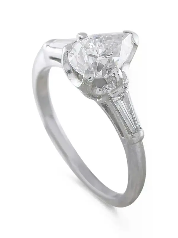 LB EXCLUSIVE Solitaire Diamond Ring