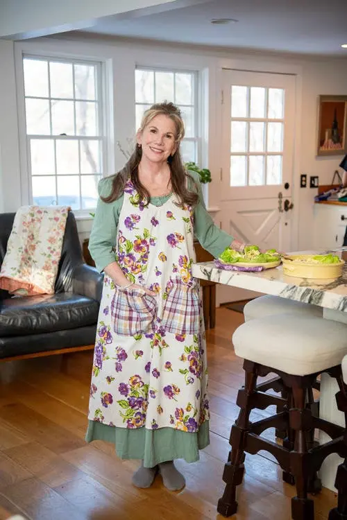 MODERN PRAIRIE Pansies Farmhouse Apron