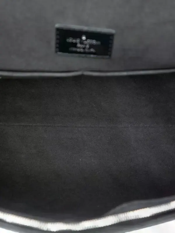 LOUIS VUITTON 2016 Epi Cluny Mm Satchel - Black