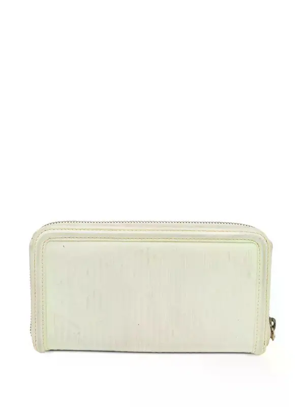 Burberry Zip-up Wallet - White