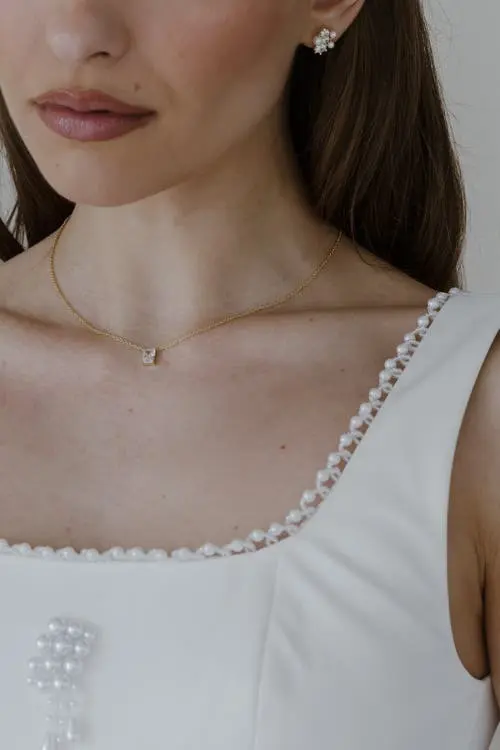 UNTAMED PETALS Astor Crystal Necklace - Metallic Silver