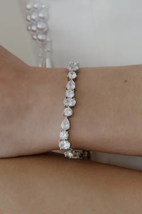 UNTAMED PETALS Vivienne Crystal Bracelet - Metallic Silver