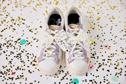 PACKED PARTY Lace Bow And Gold Charm Shoe Charm Set