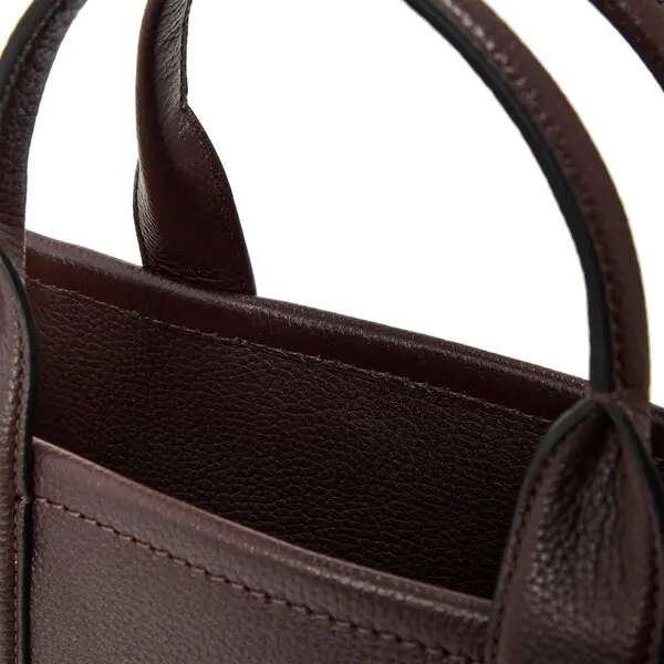 Marc Jacobs Stylish And Versatile Handbag