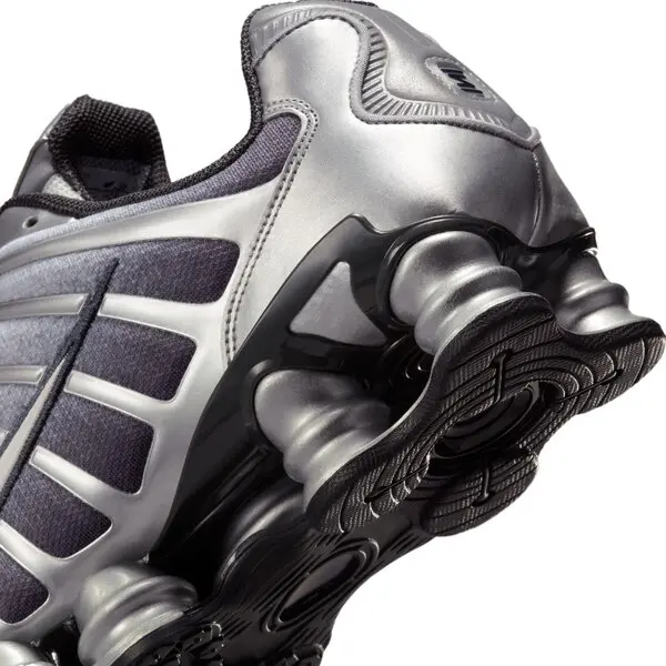 Nike Shox Sneakers - Gray