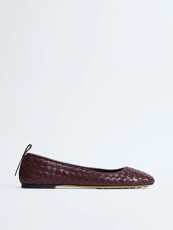 Bottega Veneta Braided Leather Ballerina Flat With Square Toe And Back Loop Detail - Rosso