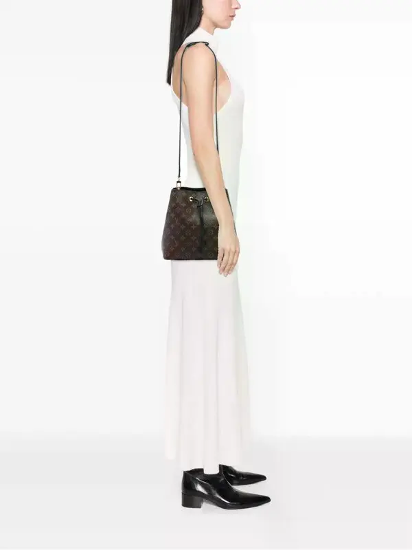 LOUIS VUITTON 2017 Monogram Neonoe Mm Bucket Bag