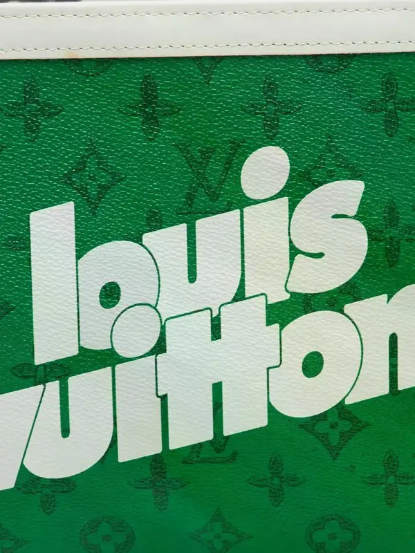 LOUIS VUITTON Voyage Mm Monogram Clutch Bag - Green