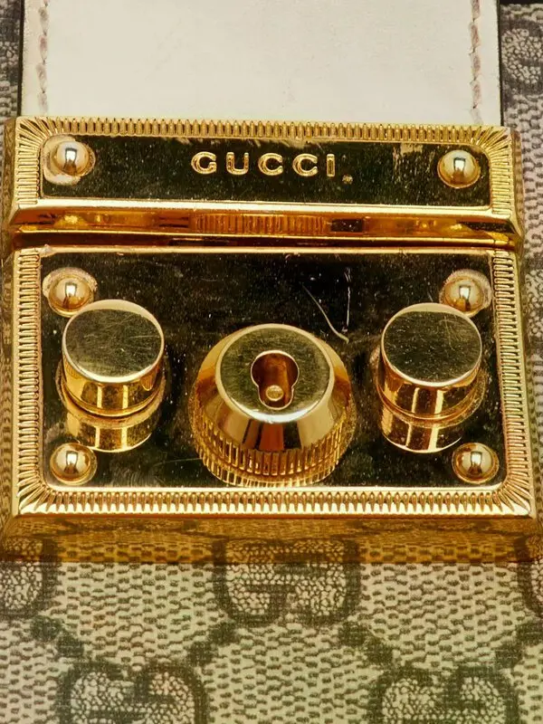 Gucci Padlock Gg Supreme Shoulder Bag - Neutrals