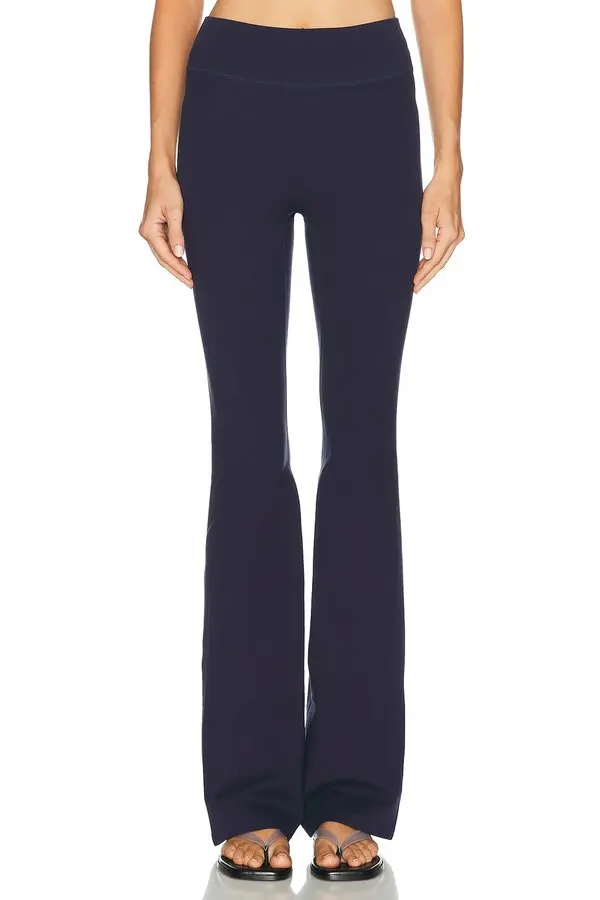 437 The Leisure Pant - Navy