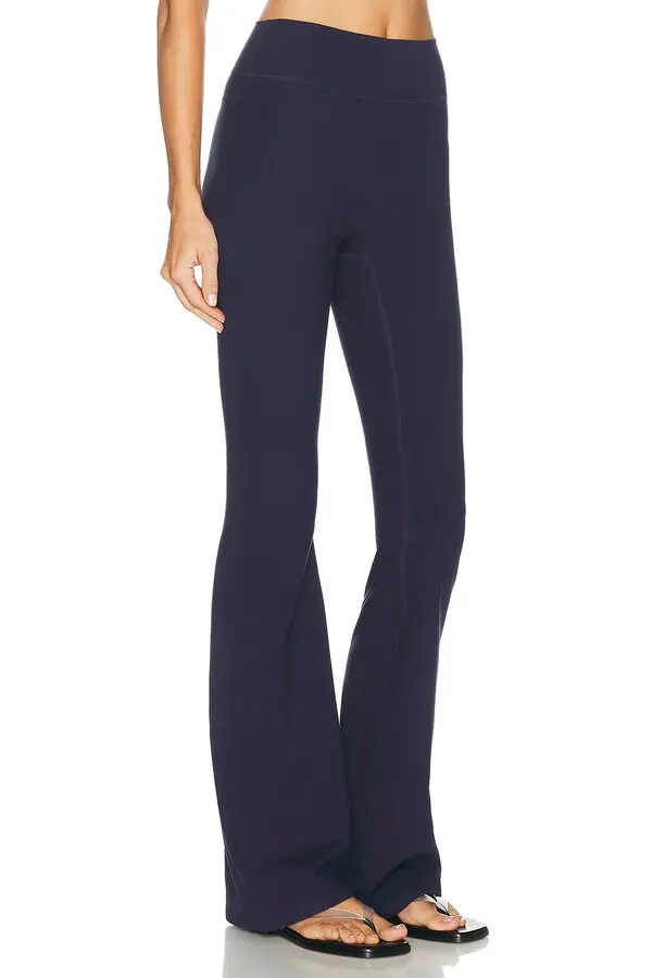 437 The Leisure Pant - Navy