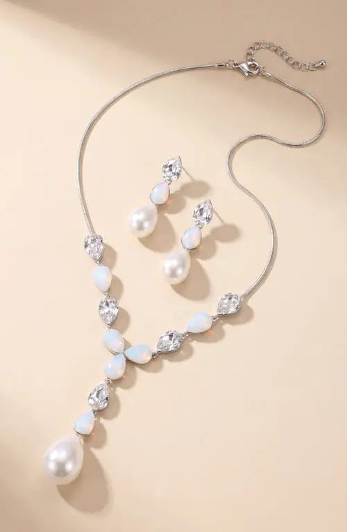 MODENAIRE Pearl Drop Necklace And Earrings Set