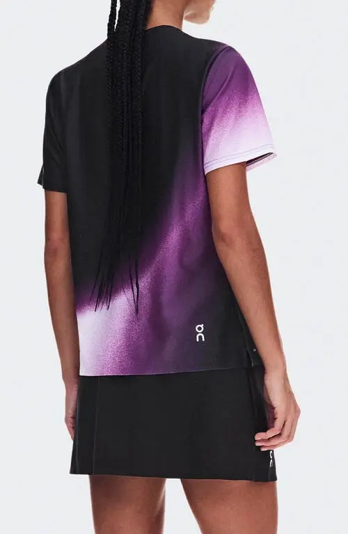 On Court-t Swing Performance T-shirt - Black/cassis