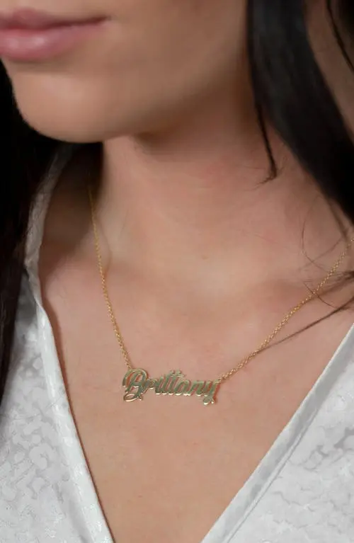 THE SIS KISS Custom Cursive Nameplate Necklace