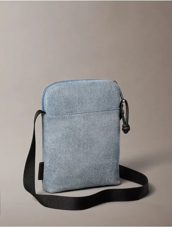 Calvin Klein Arch Logo Reporter Bag
