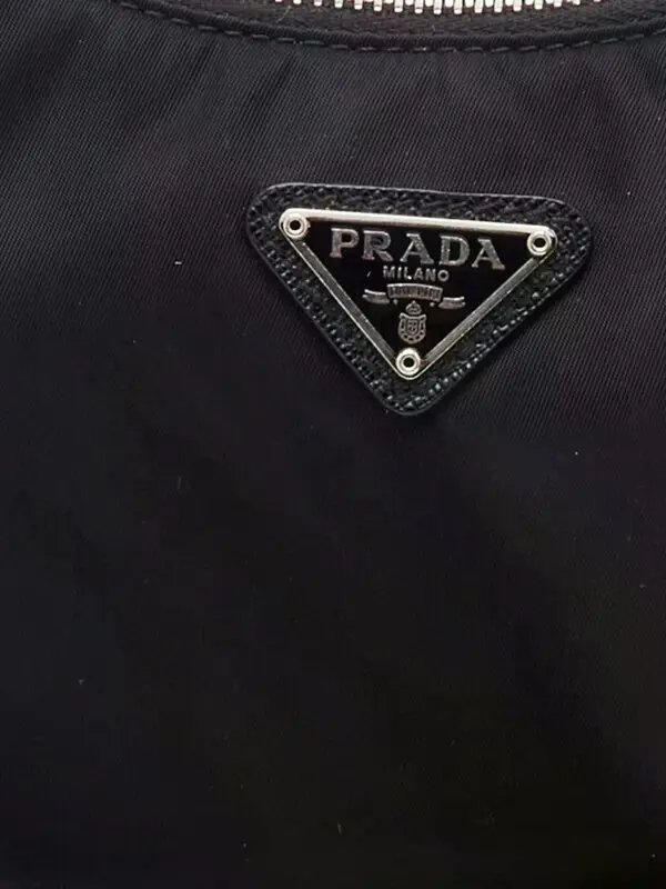 Prada Re-edition 2005 Crossbody Bag With Detachable Pouch - Black