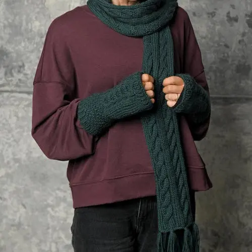 NIRVANNA DESIGNS Plush Scarf