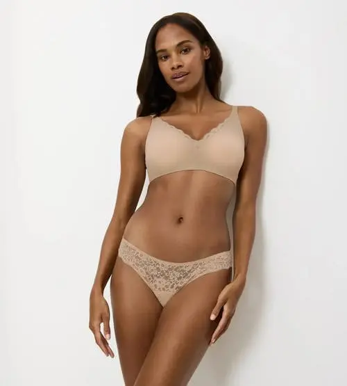 TRIUMPH Amourette Wireless Minimizer Bra - Black