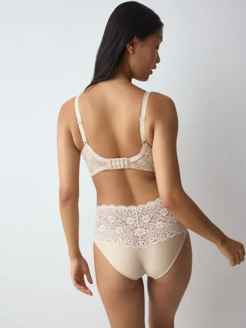 TRIUMPH Amourette Wireless Minimizer Bra - Black