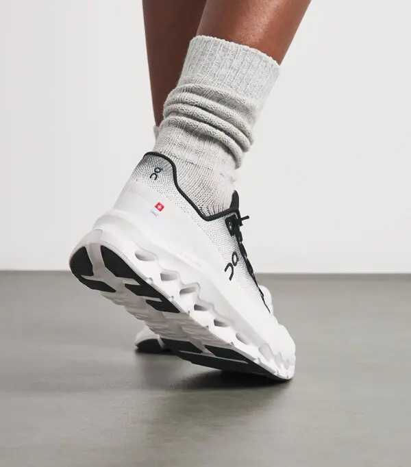 On Cloudtilt Trainers - Black