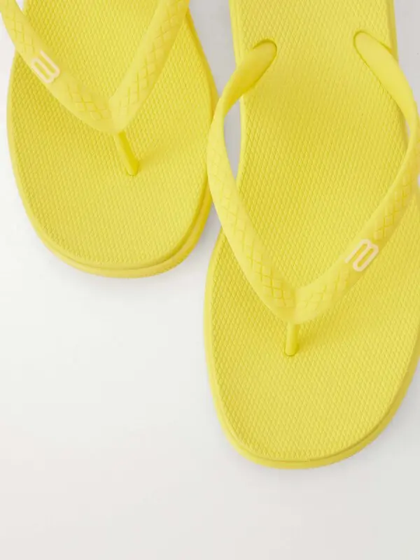 BLOUMME Arc Recycled Thong Sandals