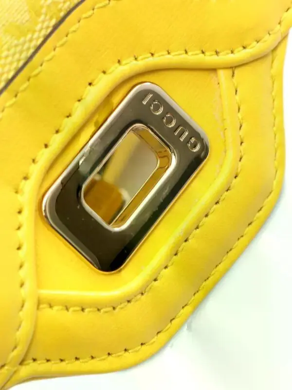 Gucci Gg Canvas Shoulder Bag - Yellow