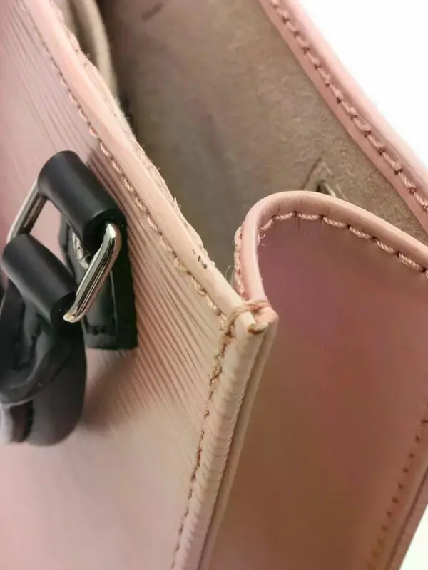 LOUIS VUITTON Petite Sac Plat Epi Handbag