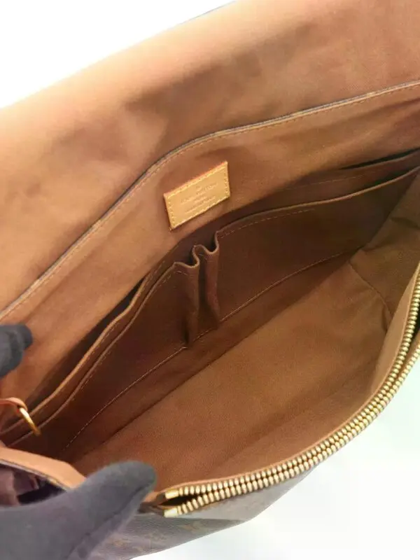 LOUIS VUITTON Beaubourg Monogram Messenger Bag