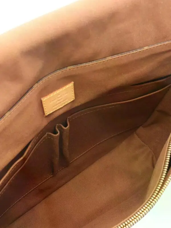LOUIS VUITTON Beaubourg Monogram Messenger Bag