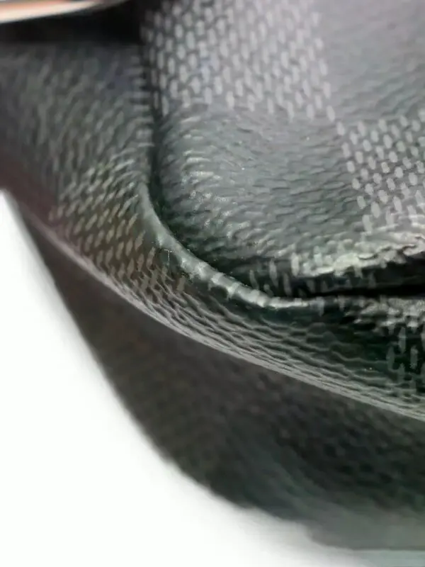 LOUIS VUITTON 2020 Avenue Damier Graphite Messenger Bag