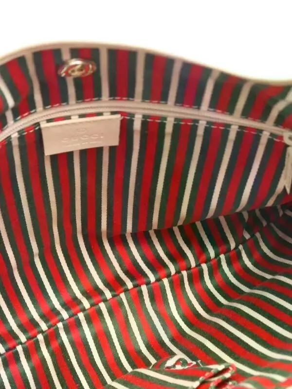 Gucci Gg Supreme Shoulder Bag - Neutrals