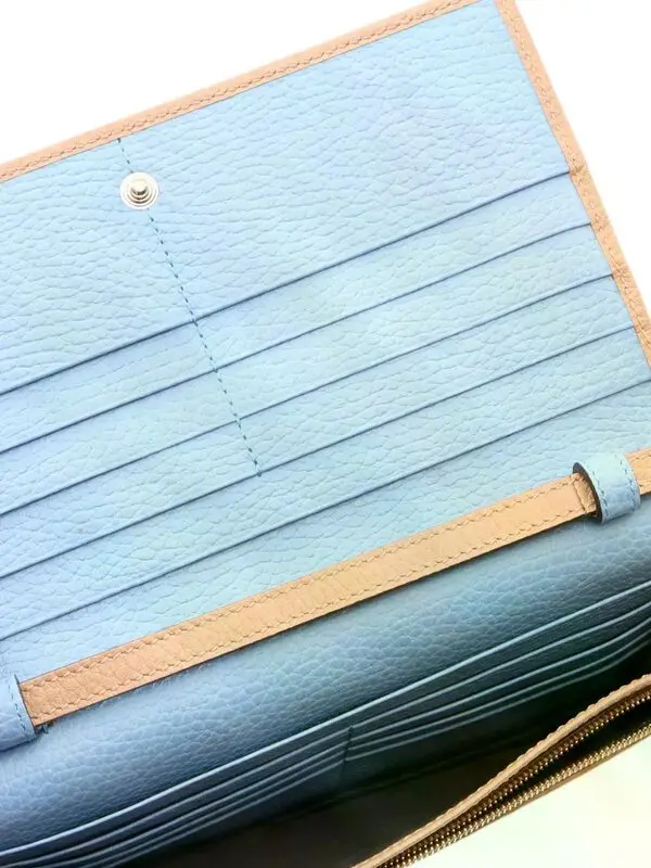 Gucci 2010s Swing Strap Wallet - Neutrals