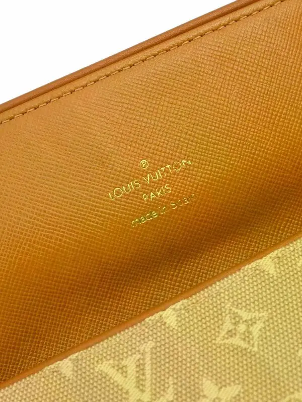 LOUIS VUITTON 2004 Monogram Tresor International Wallet